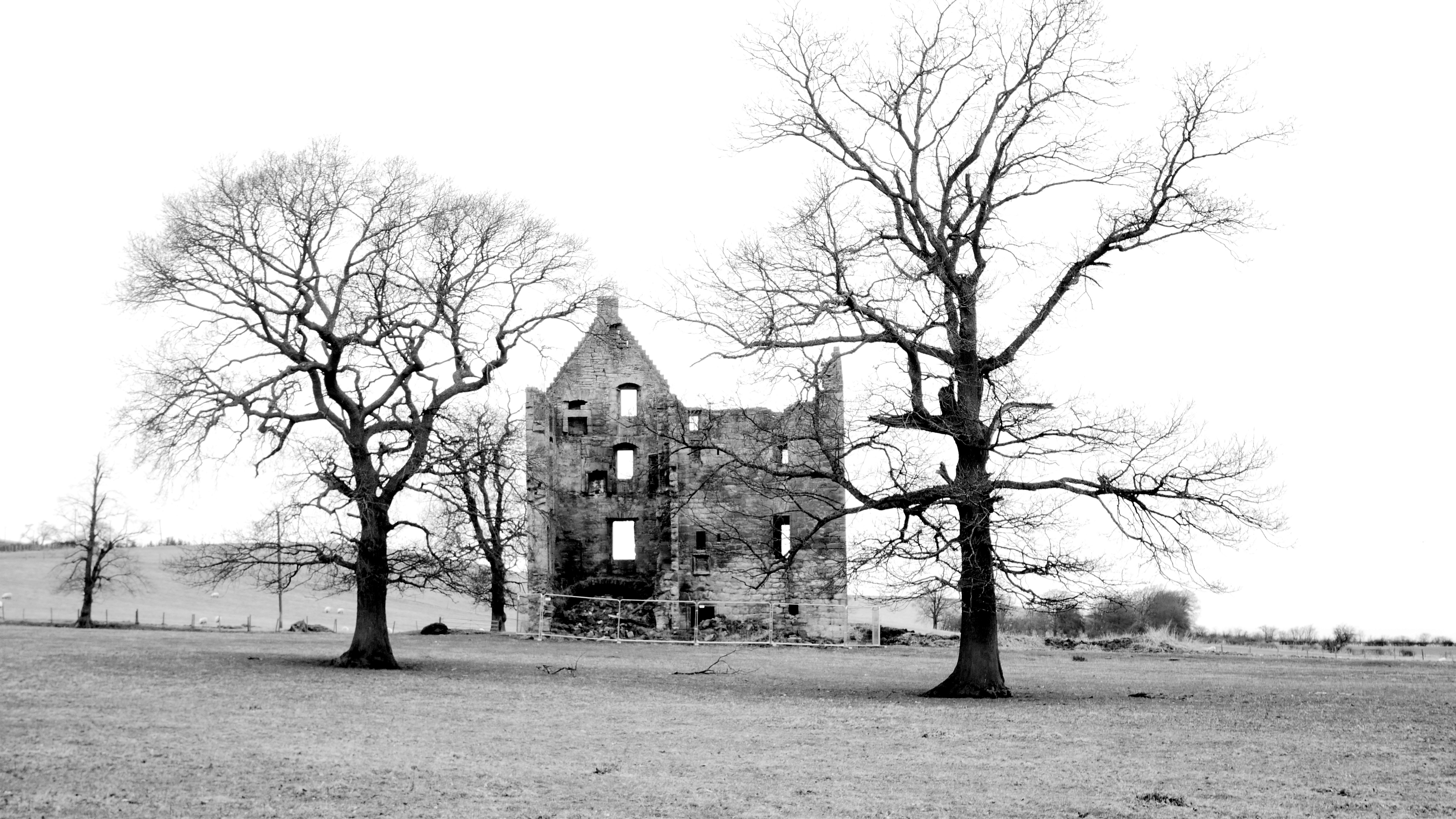 Gilbertfield castle – Hole Ousia