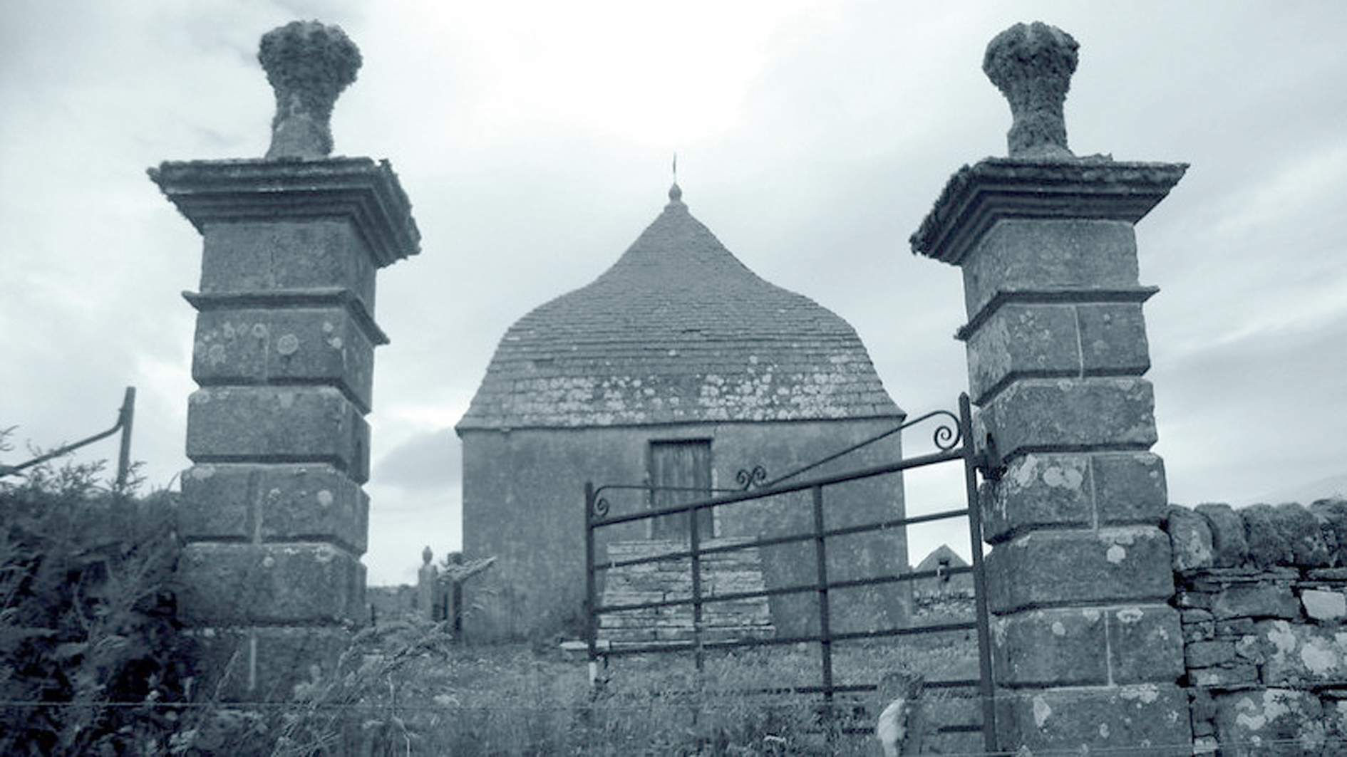 Sinclair Mausoleum, Ulbster (2) – Hole Ousia